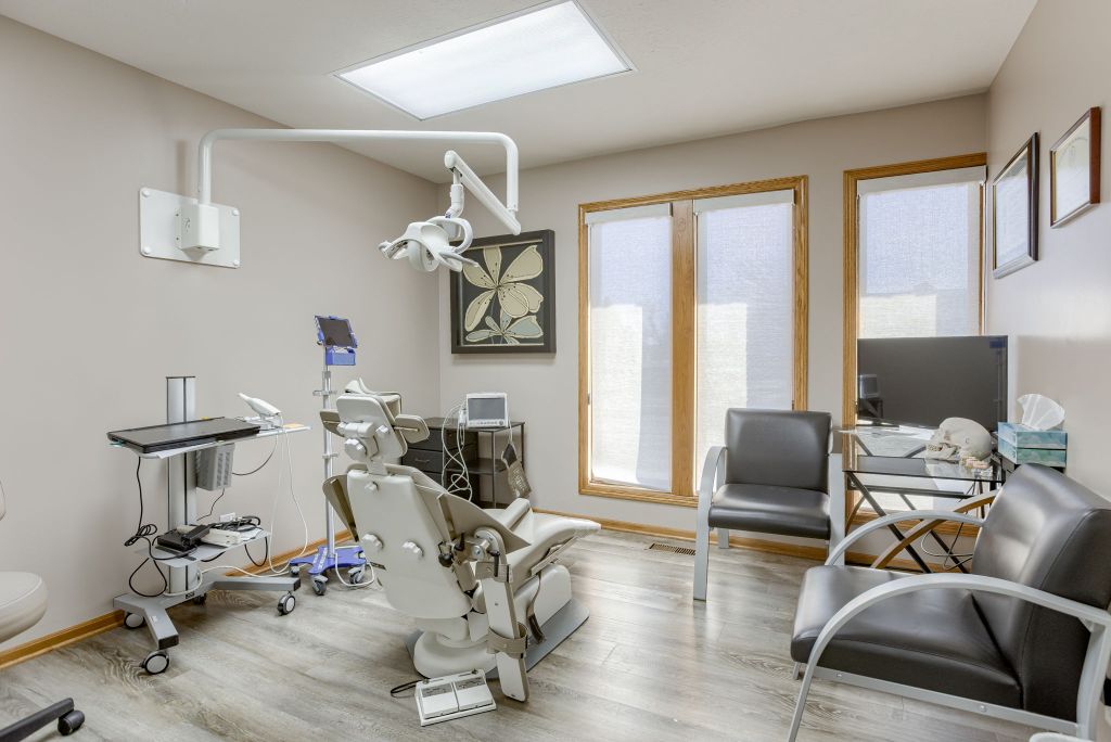 Office Tour | PREMIER ORAL SURGERY | Modern Oral Surgery in Papillion ...